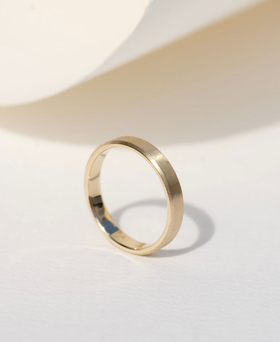 Silas Band 4mm - 18k Yellow Gold | Zoë & Morgan UK